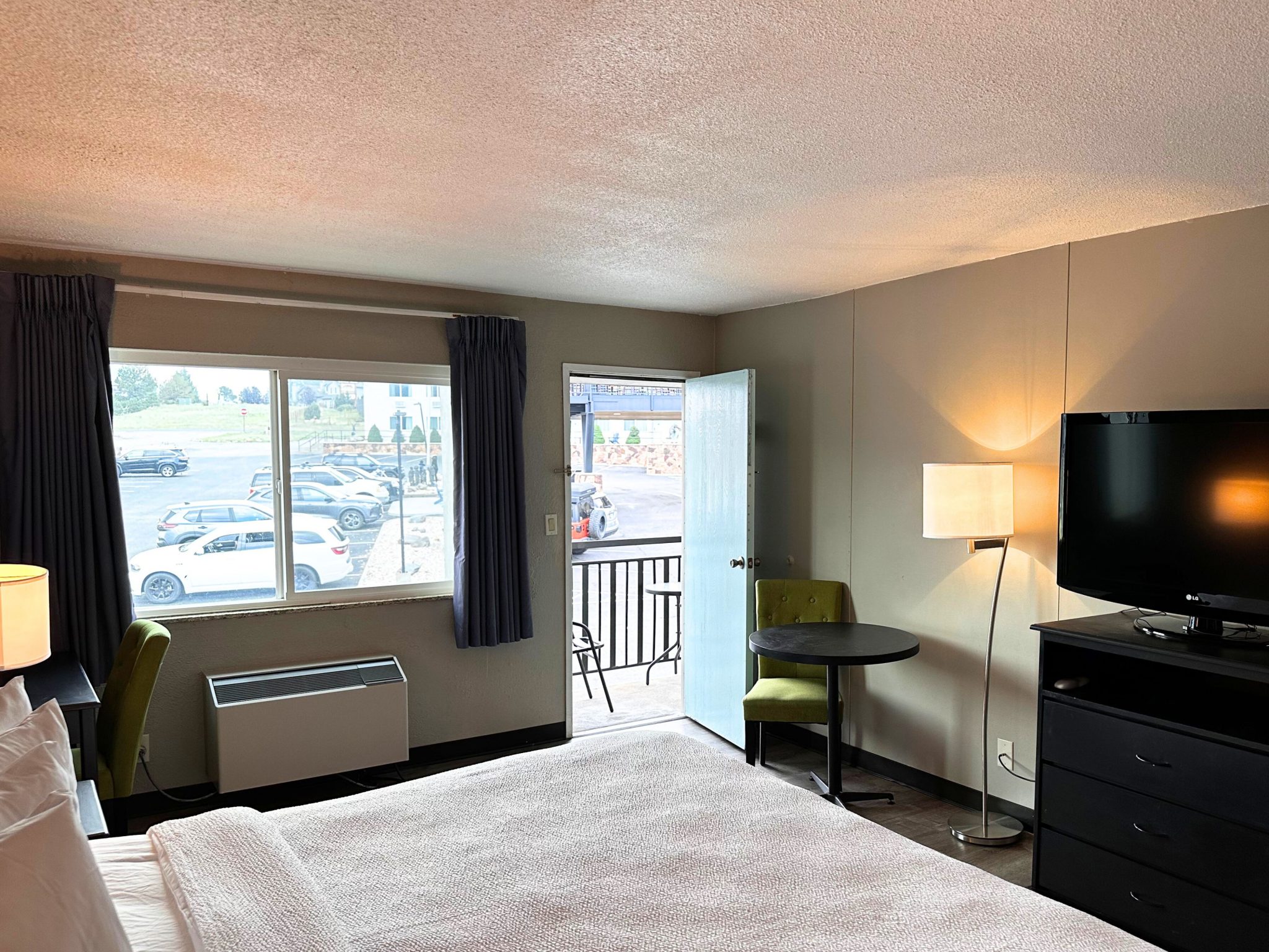 Standard Room Two Queen Beds – Expedition Lodge Estes Park