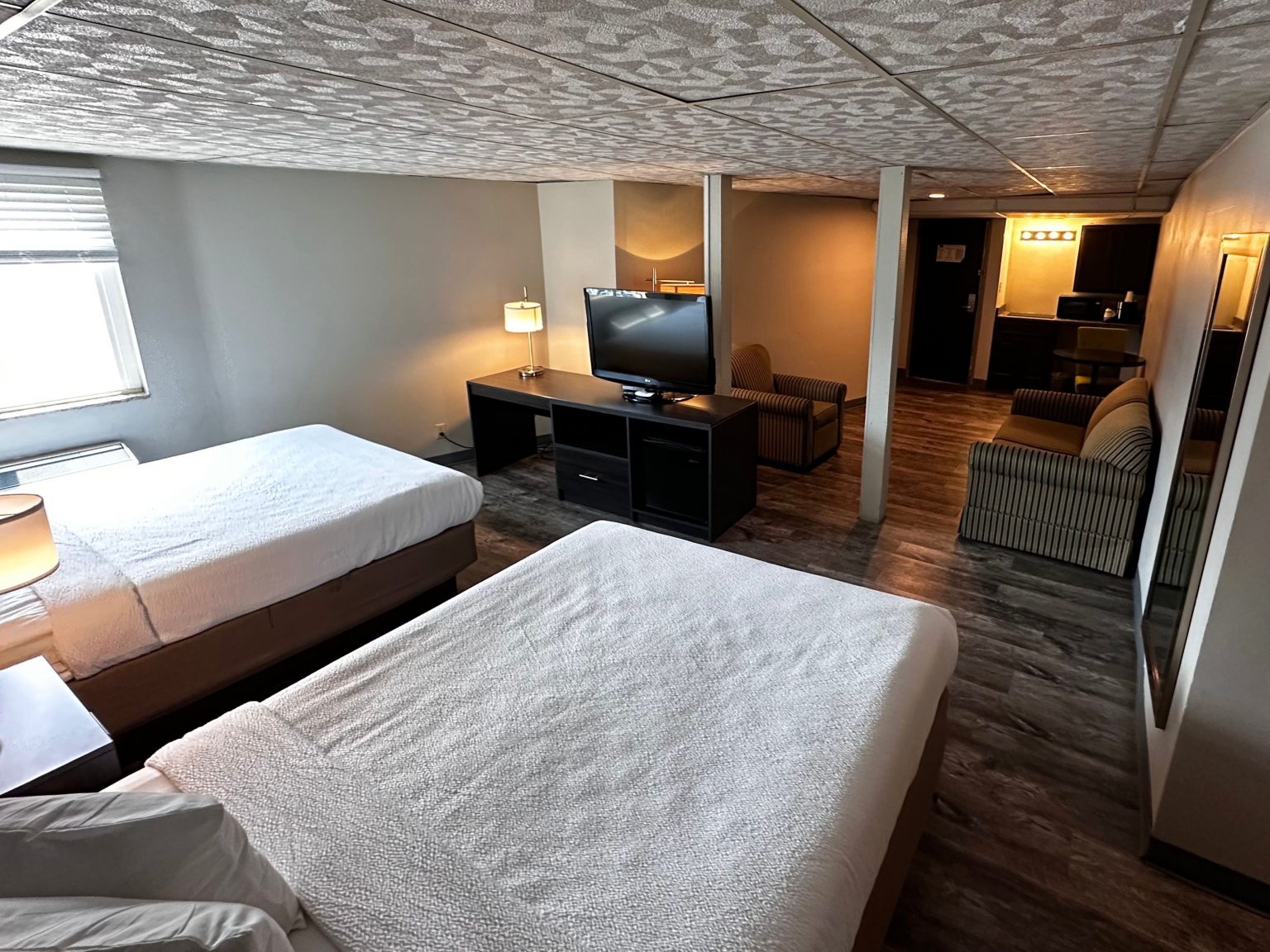 Junior Suite with Two Queen Beds – Expedition Lodge Estes Park